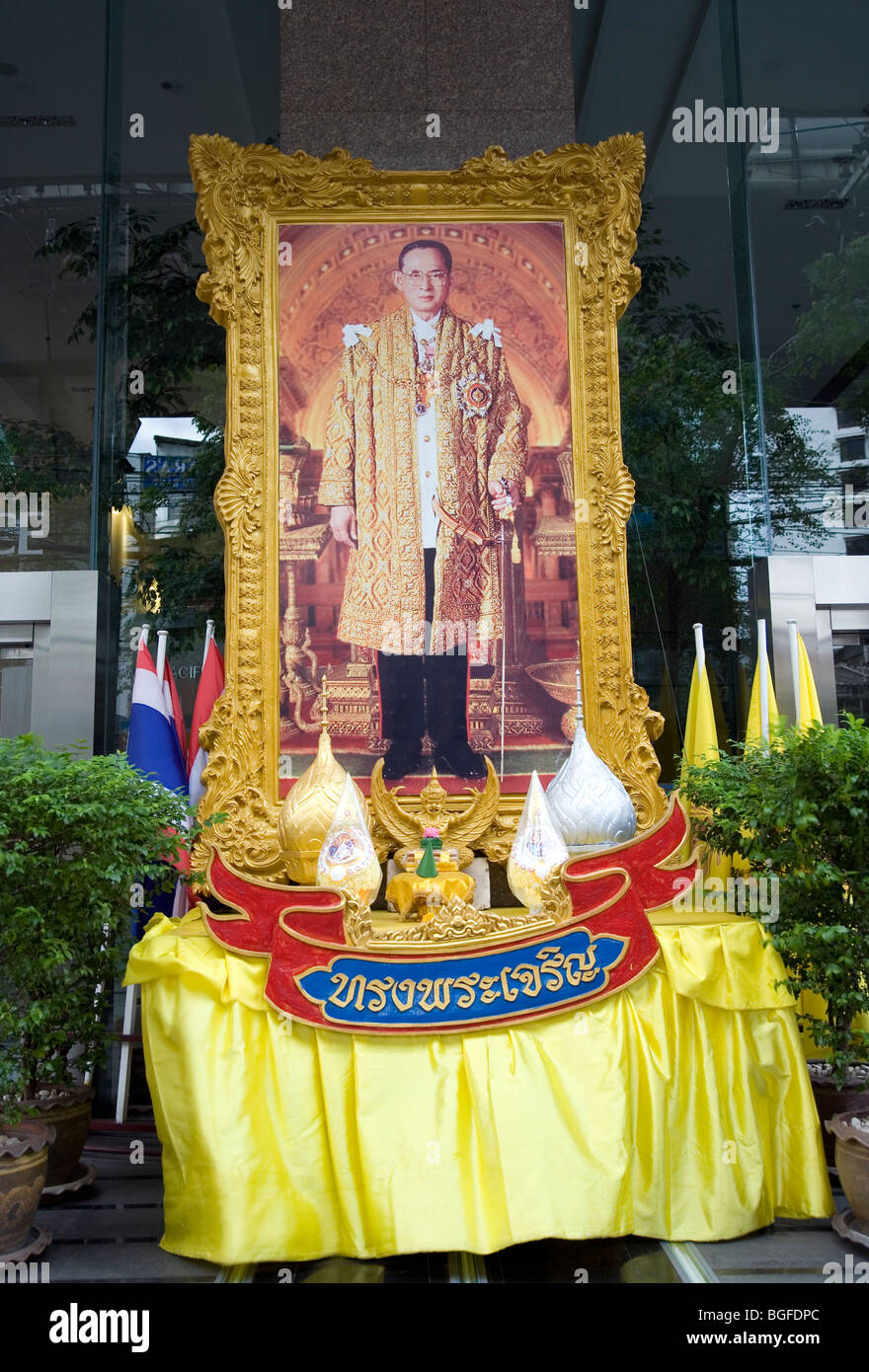 King rama ix hi-res stock photography and images - Alamy