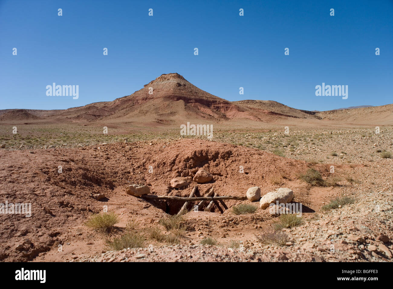 Water well desert arab hi-res stock photography and images - Alamy