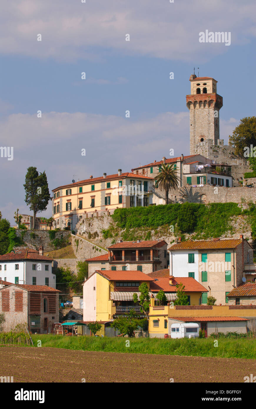 View of a hilltop village scene in Tuscany, Italy Stock Photo - Alamy