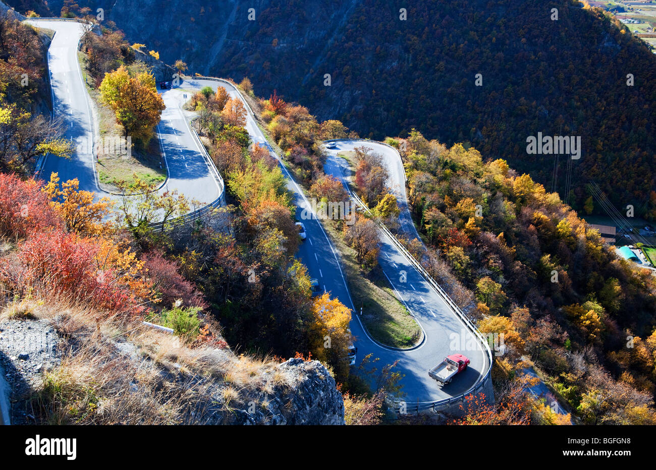 U shaped road hi-res stock photography and images - Alamy