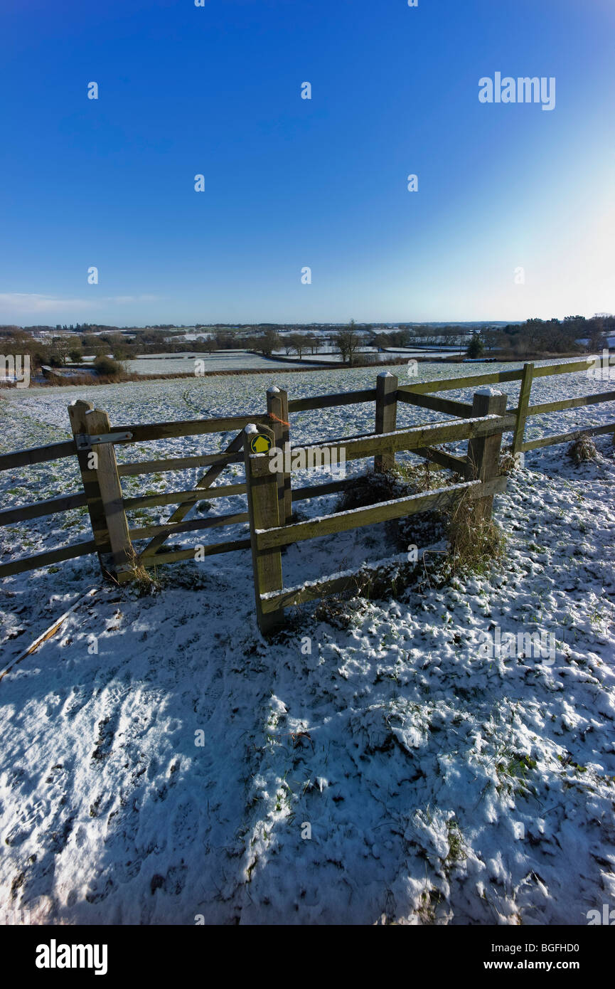 Footpath blue sky frost gate hi-res stock photography and images - Alamy