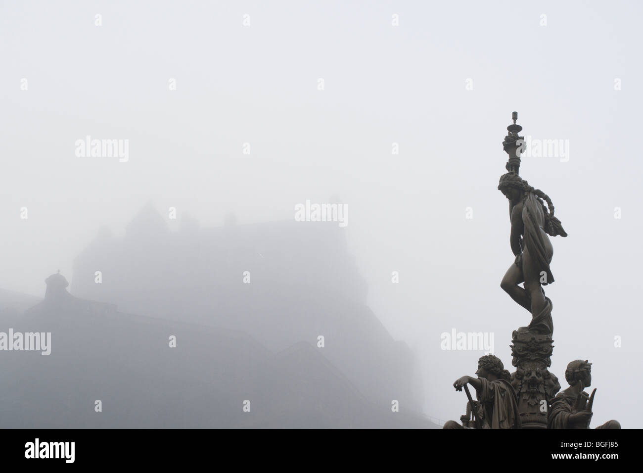 Edinburgh Castle shrouded in mist Stock Photo - Alamy