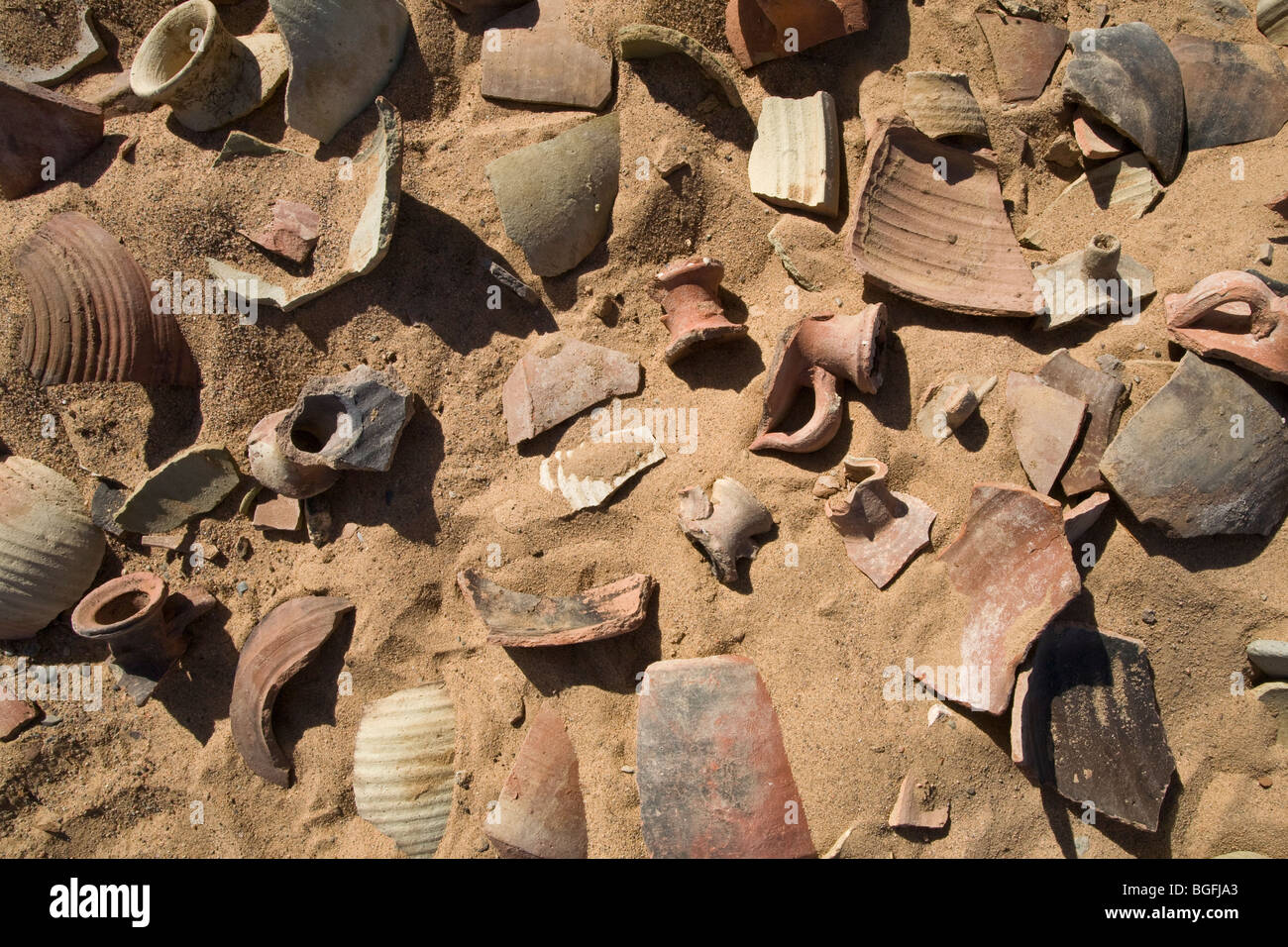 Pottery shards hi-res stock photography and images - Alamy