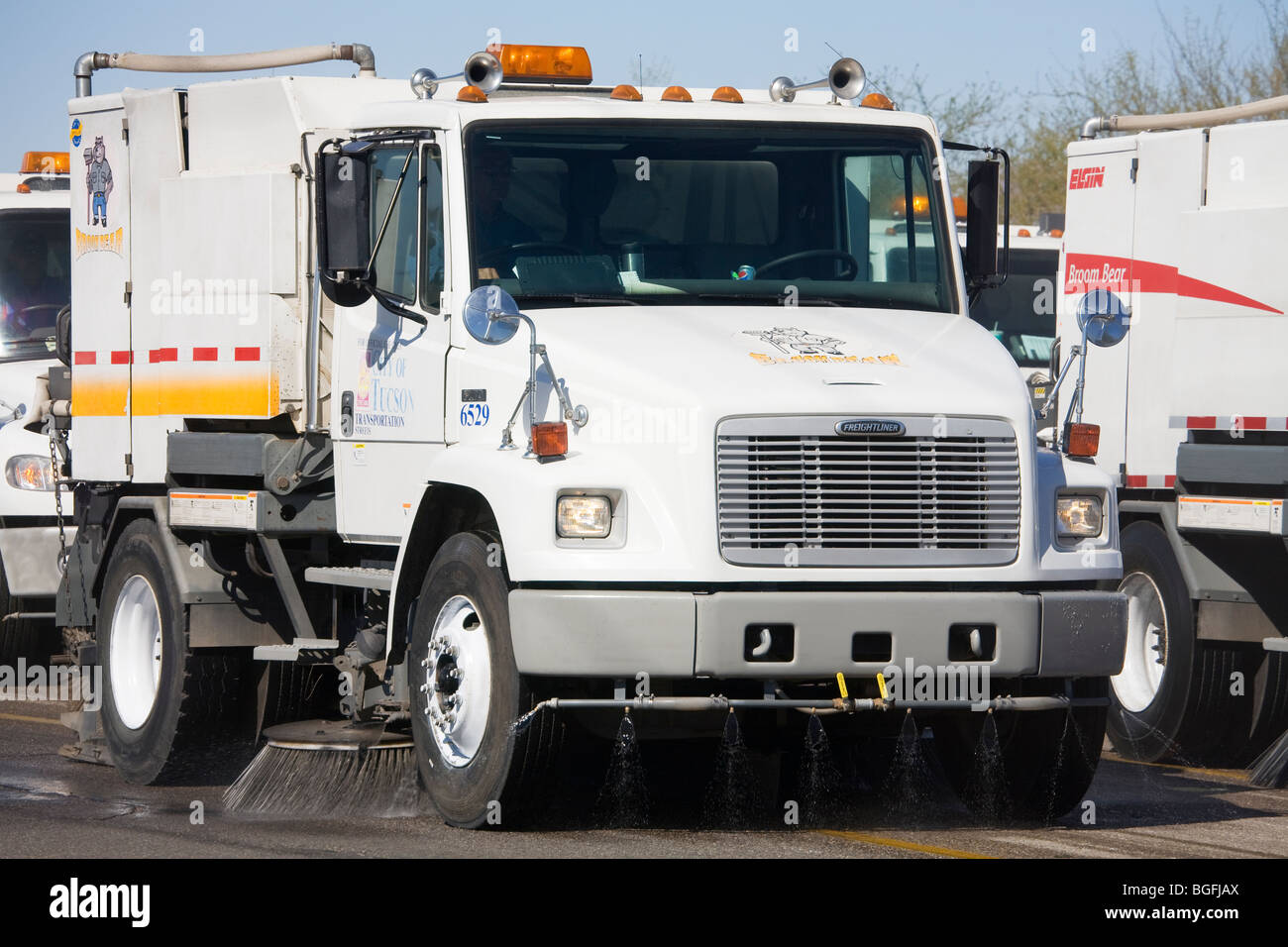 Street sweepers hi-res stock photography and images - Alamy
