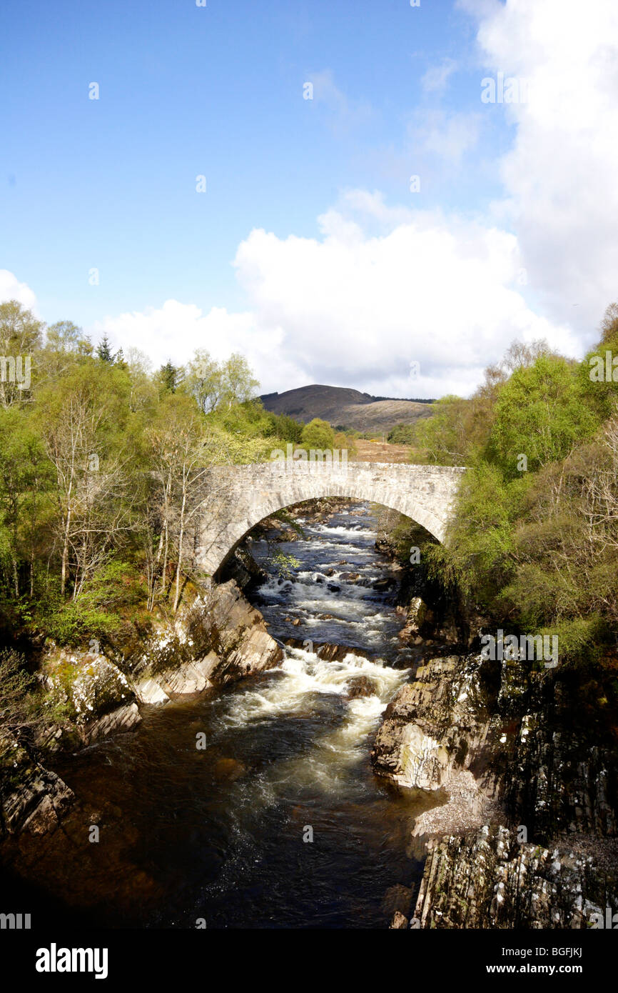 Old stone bridge in scotland hi-res stock photography and images - Alamy