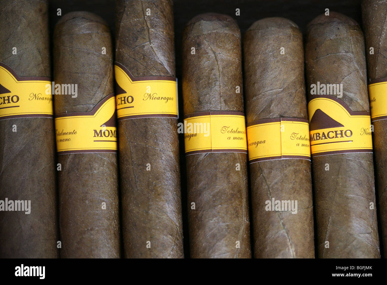 Hand smoking cigars cigar hi-res stock photography and images - Alamy