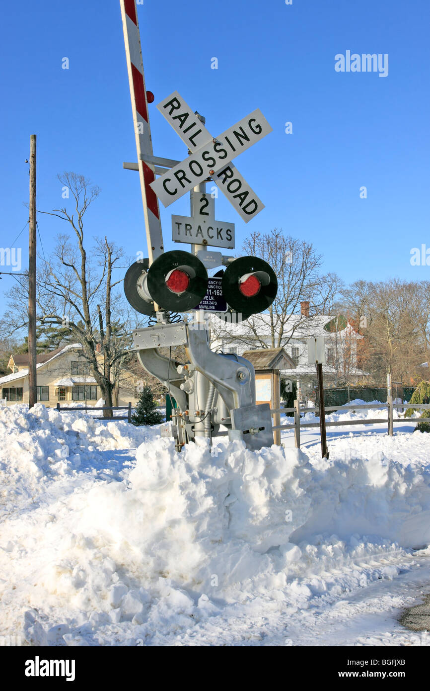 Railroad crossing gate hi-res stock photography and images - Alamy