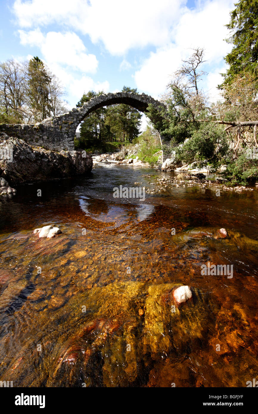 old pack horse bridge at Carrbridge river dulnain Scotland Stock Photo ...
