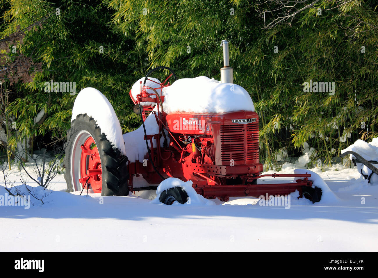 Snow covered tractor hi-res stock photography and images - Alamy