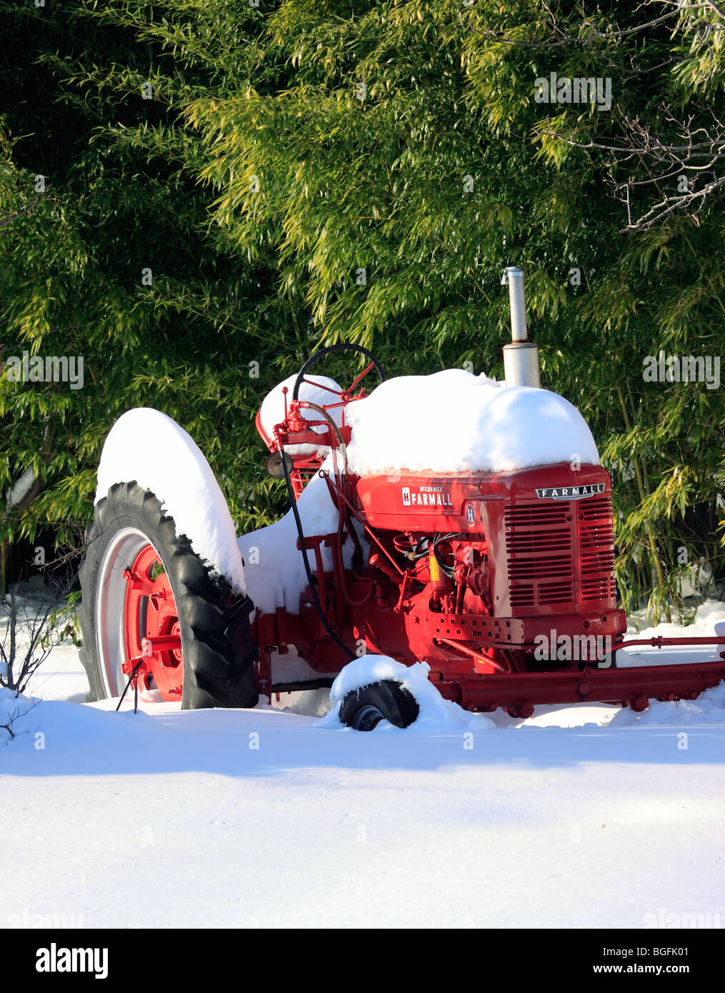 Snow covered tractor hi-res stock photography and images - Alamy