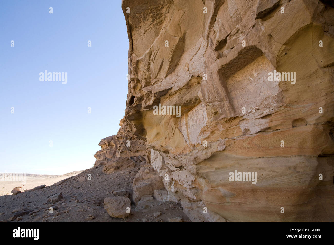 Niches with carved Stela in the cliff face near Kanais, Temple of King ...