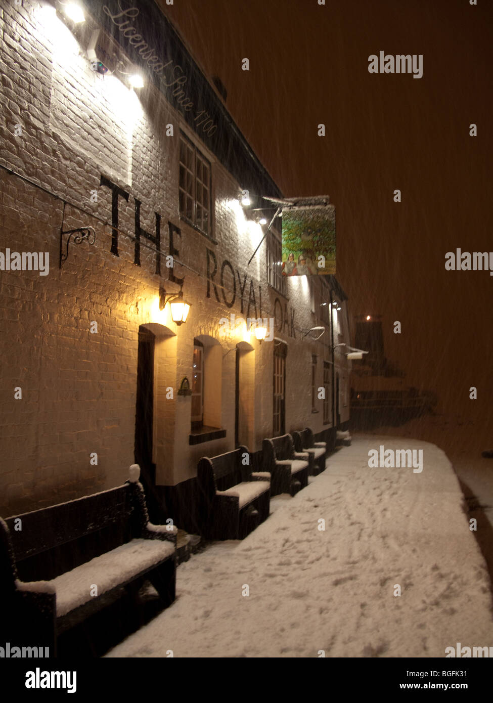 2010 winter uk blizzard hi-res stock photography and images - Alamy