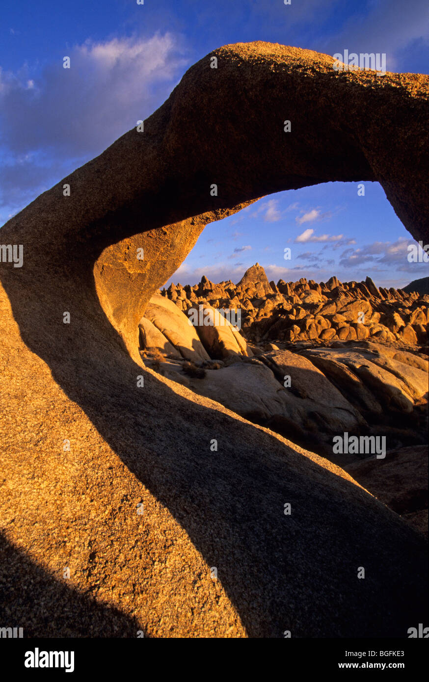 Granite arch and Alabama Hills, Sunrise, Owens Valley, California Stock ...