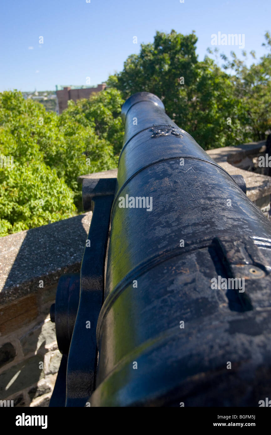 Cast iron cannons hi-res stock photography and images - Alamy