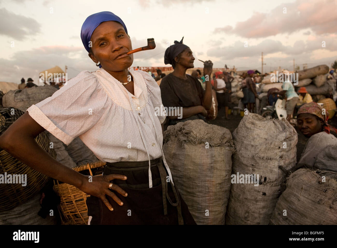 Women smoking pipe hi-res stock photography and images - Alamy