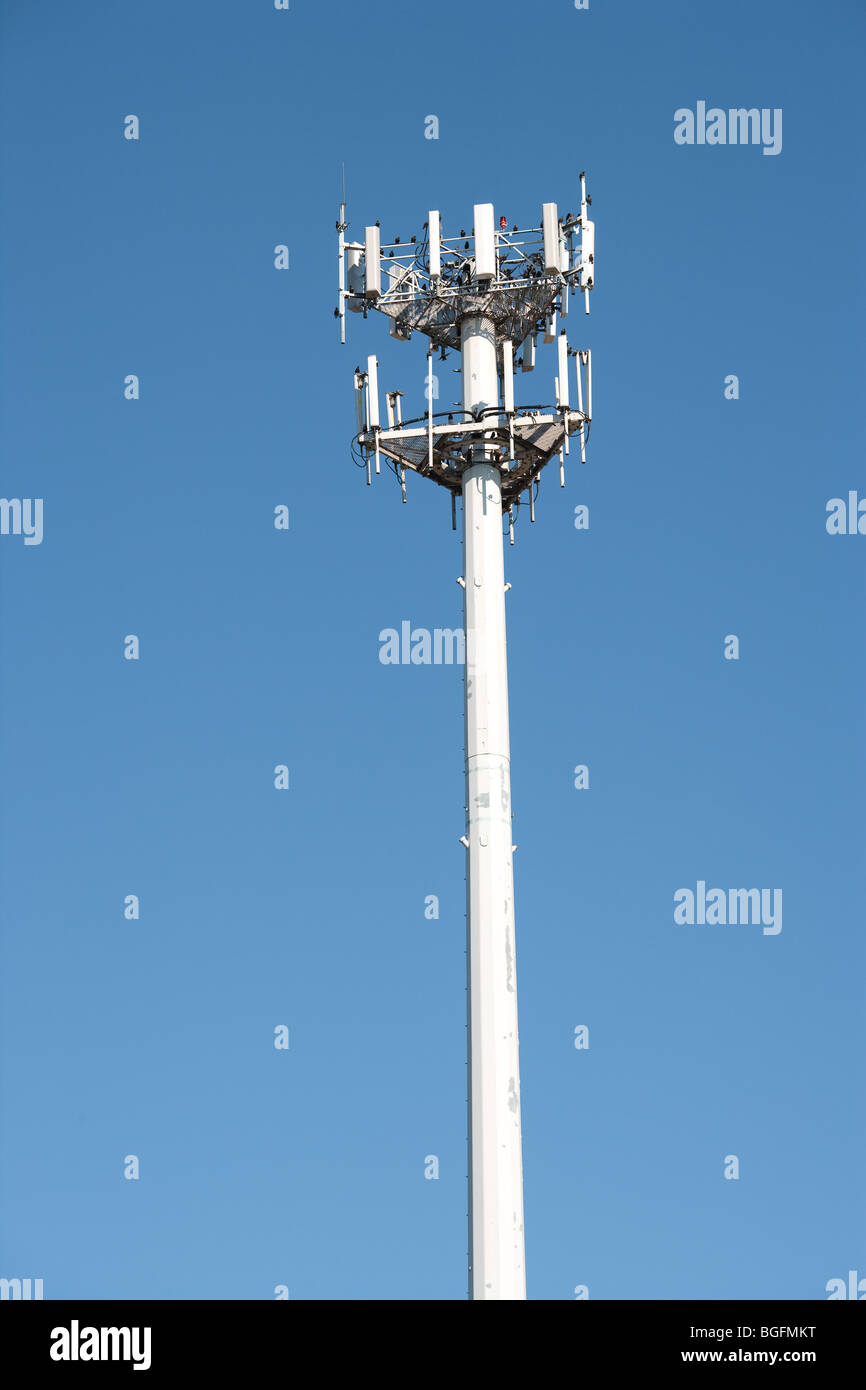 Cell tower antenna hi-res stock photography and images - Alamy