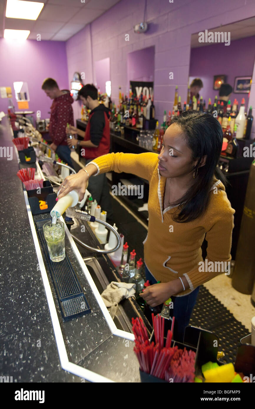 Bartending class hi-res stock photography and images - Alamy