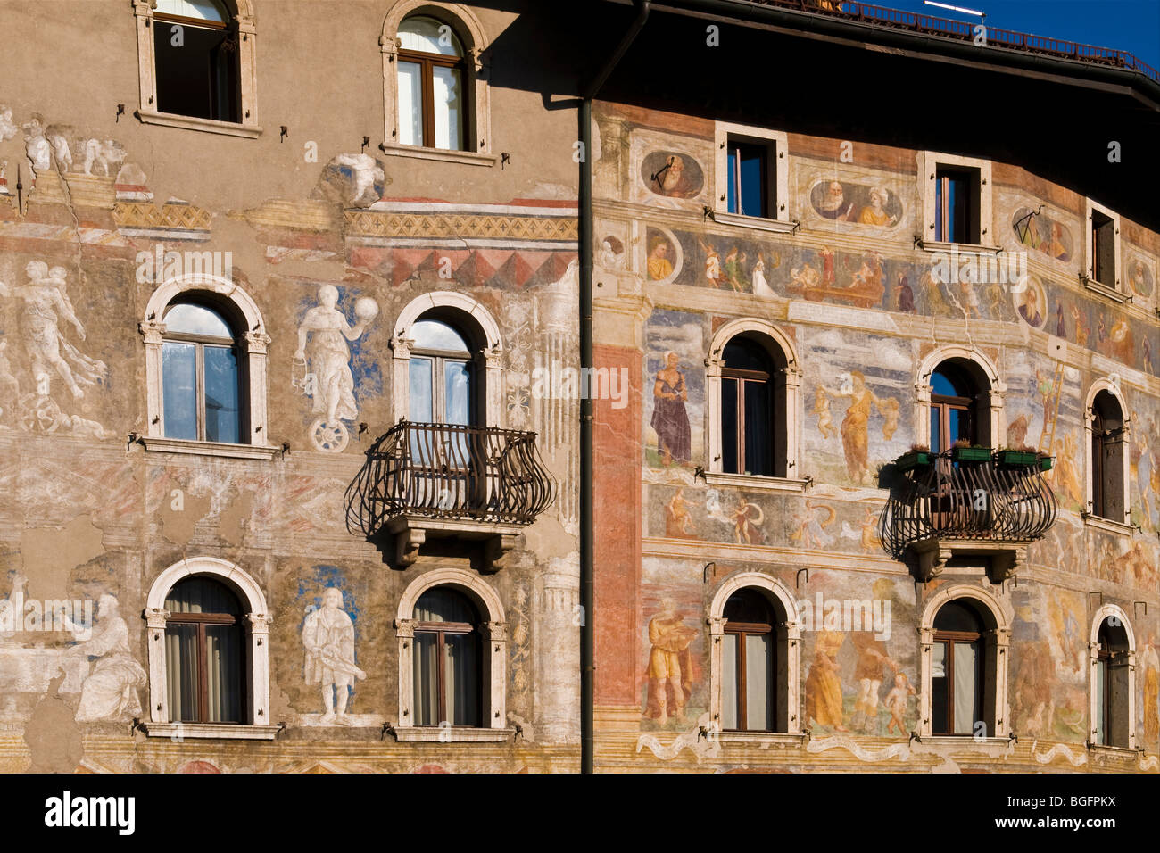 Traditional italian house hi-res stock photography and images - Alamy