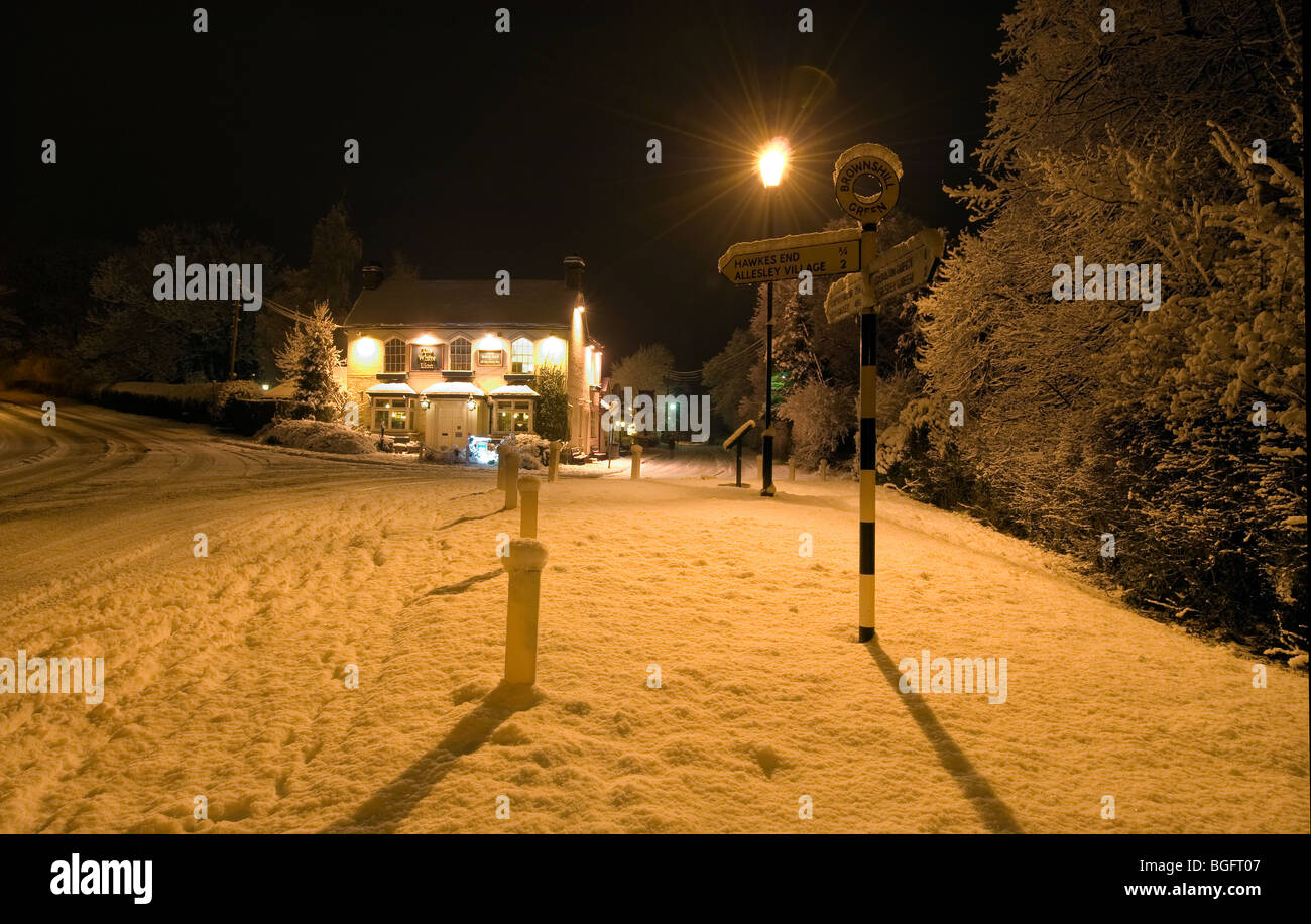 English pub winter hi-res stock photography and images - Alamy