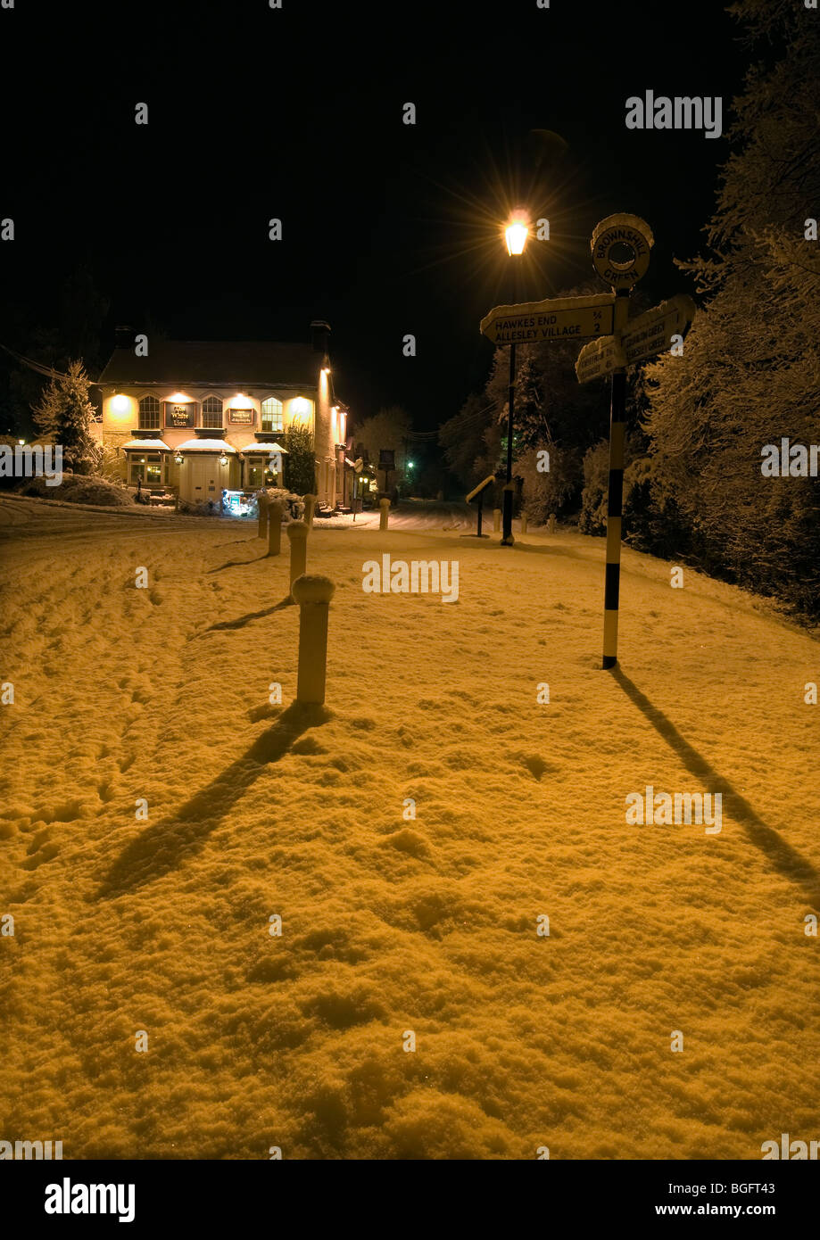English pub winter hi-res stock photography and images - Alamy