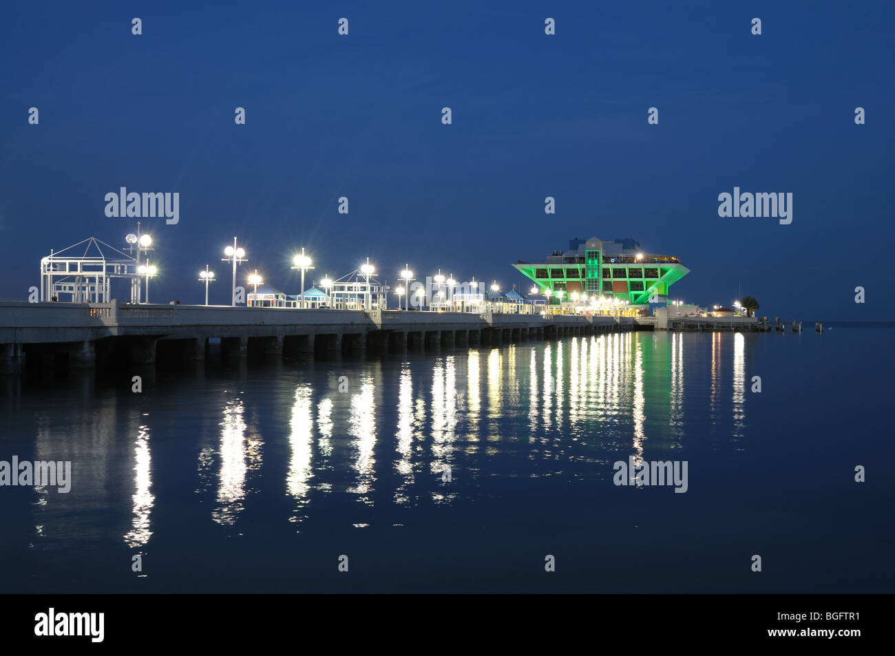 St petersburg by night hi-res stock photography and images - Alamy