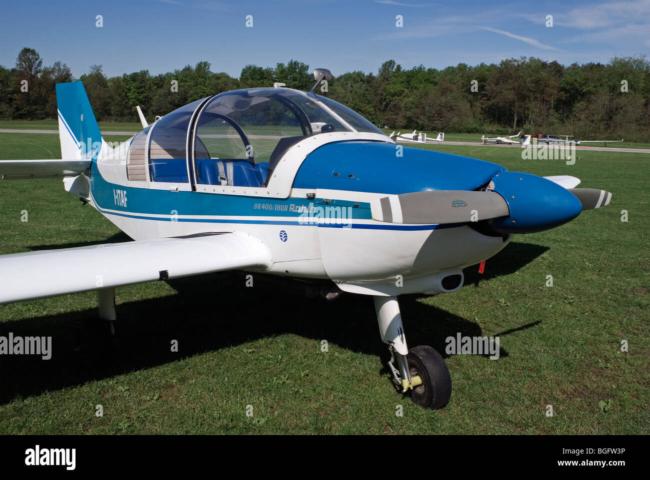 Robin DR400/ 180 R light aircraft on airfield Stock Photo - Alamy