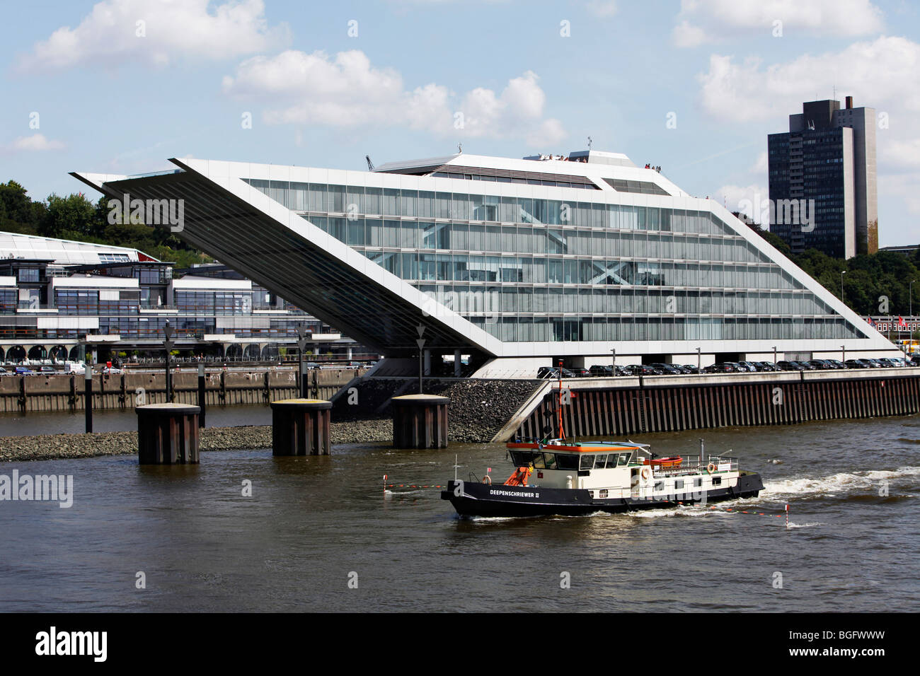 Modern office building dockland hi-res stock photography and images - Alamy