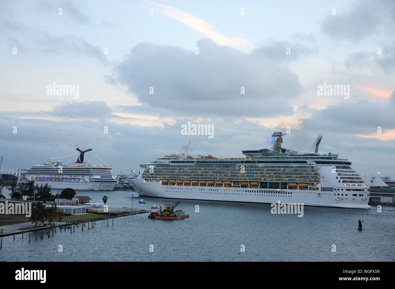 Cruise ship in Miami, Florida Stock Photo - Alamy