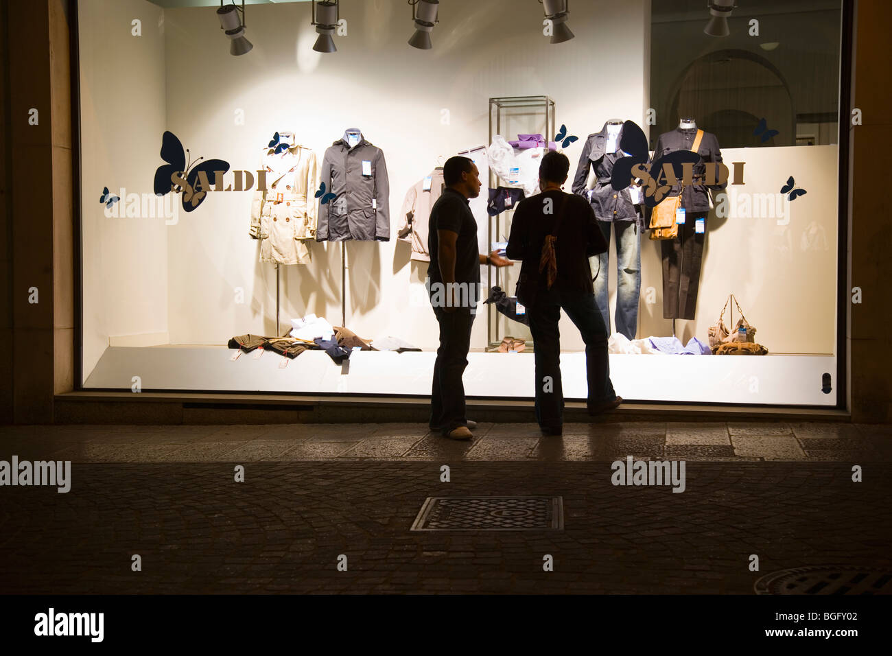Store window display hi-res stock photography and images - Alamy