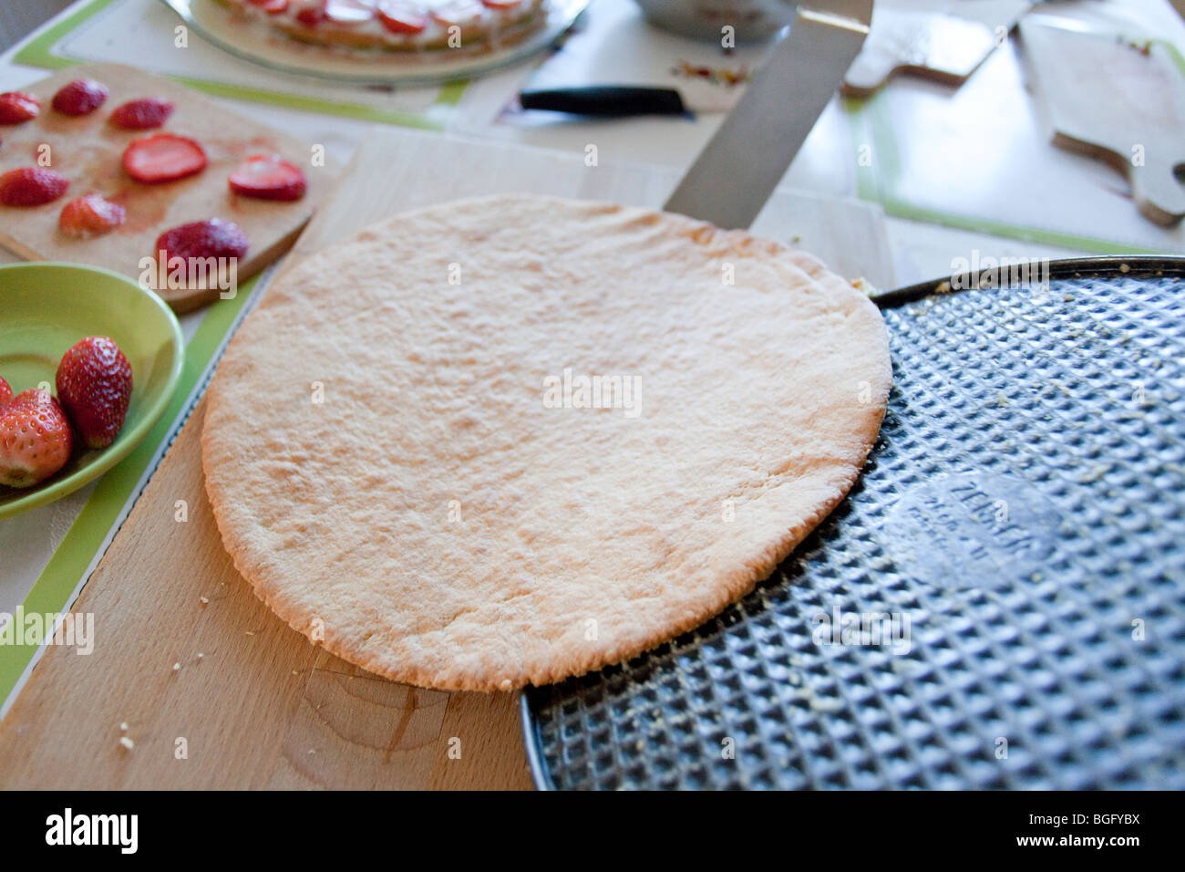 Pie shell hi-res stock photography and images - Alamy