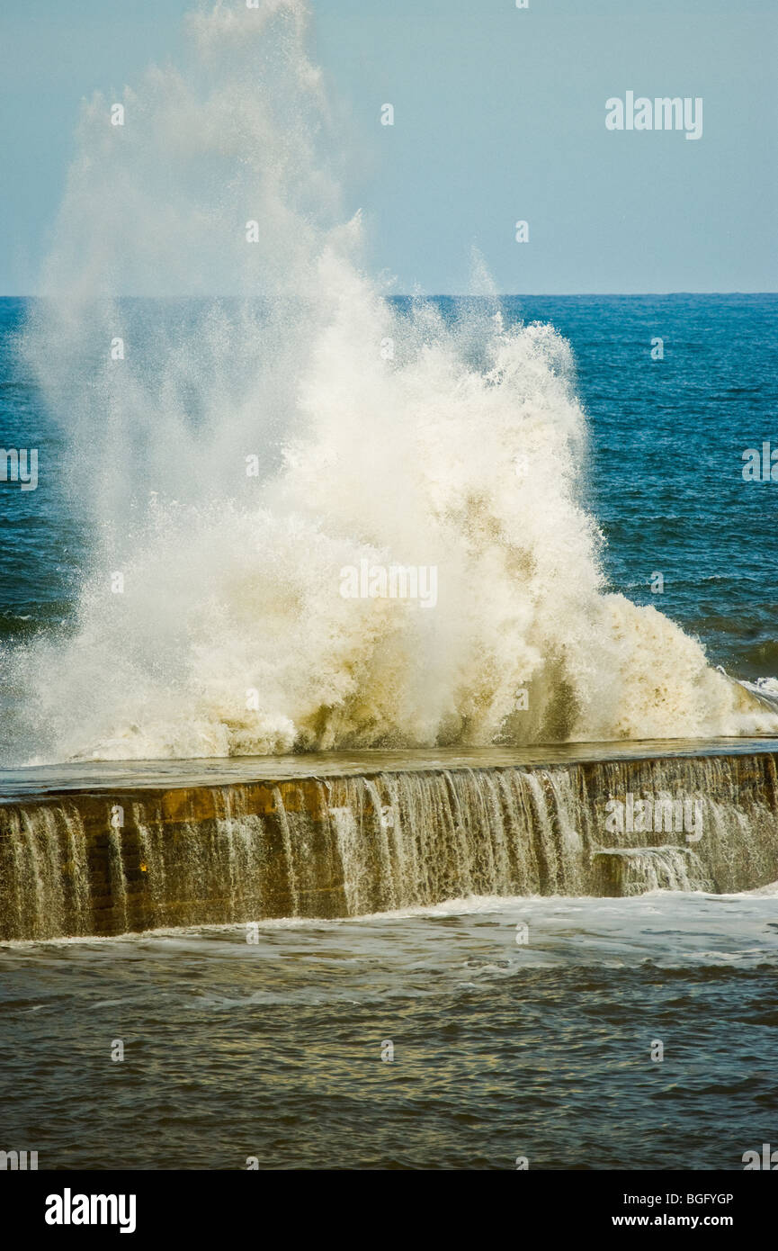 Dock wall hi-res stock photography and images - Alamy