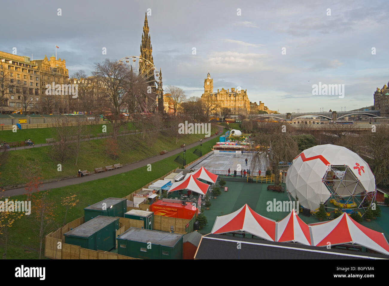 Edinburgh princes street gardens carousel hi-res stock photography and ...