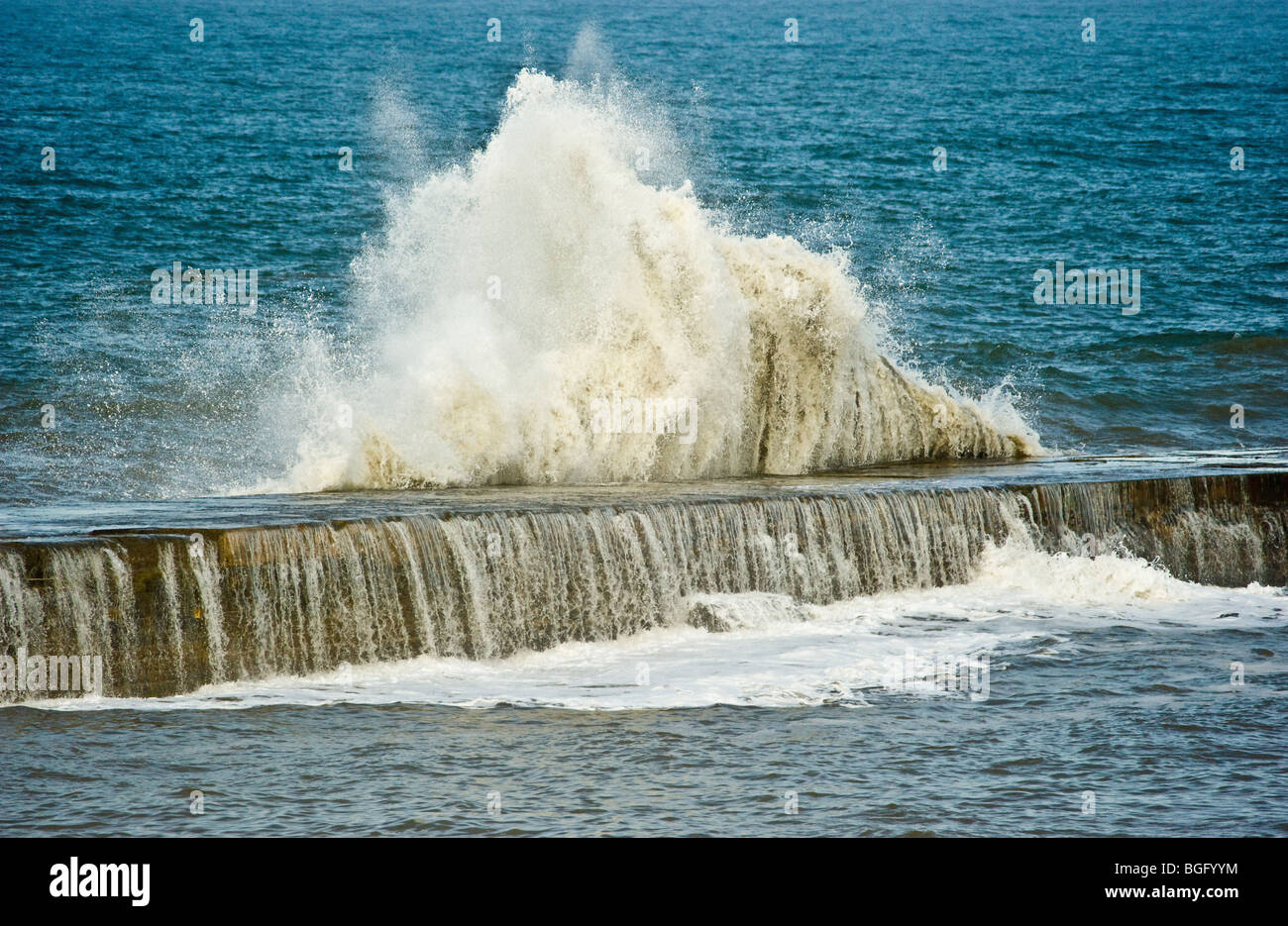 Dock wall hi-res stock photography and images - Alamy