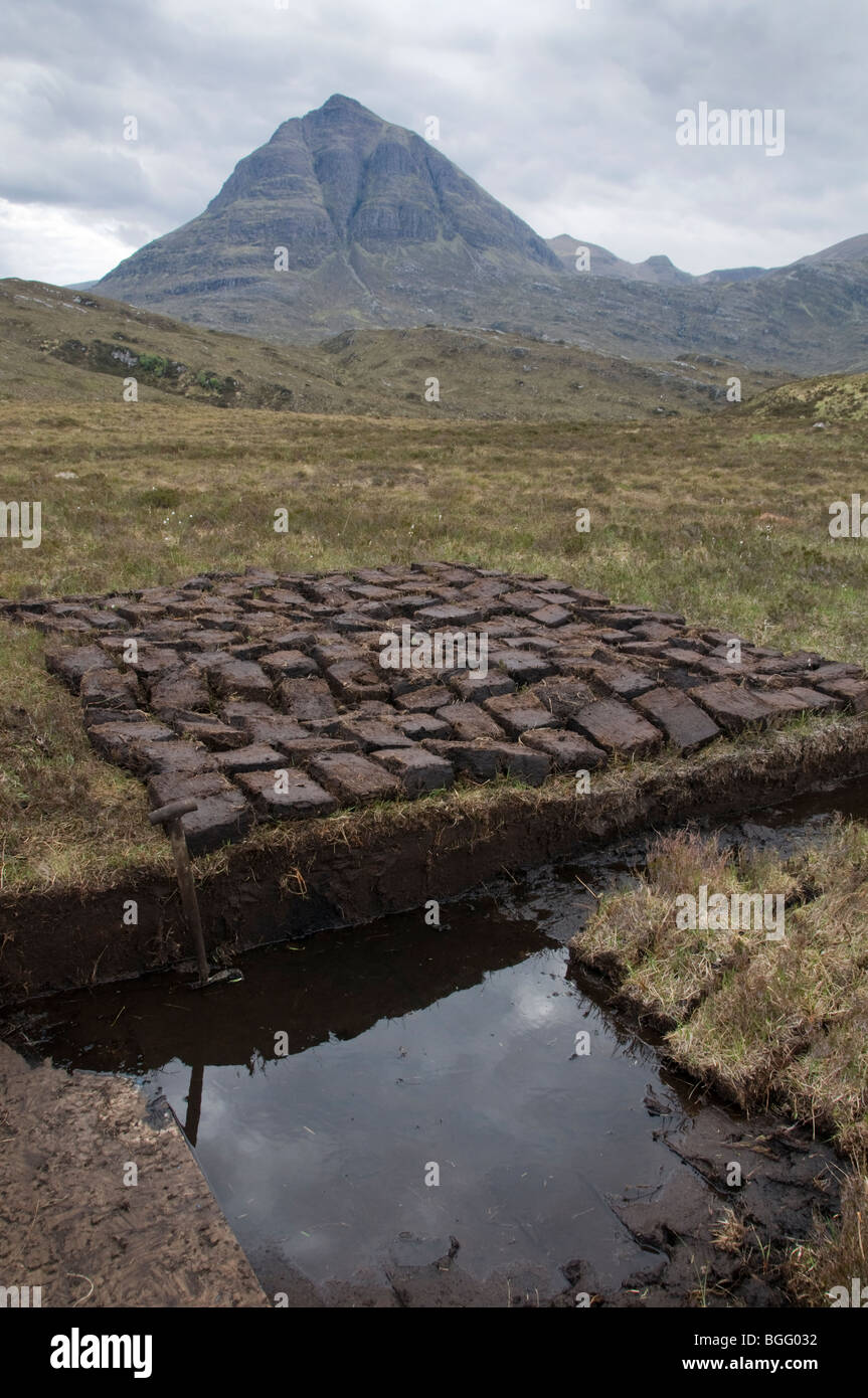 Cutting peat scotland hi-res stock photography and images - Alamy