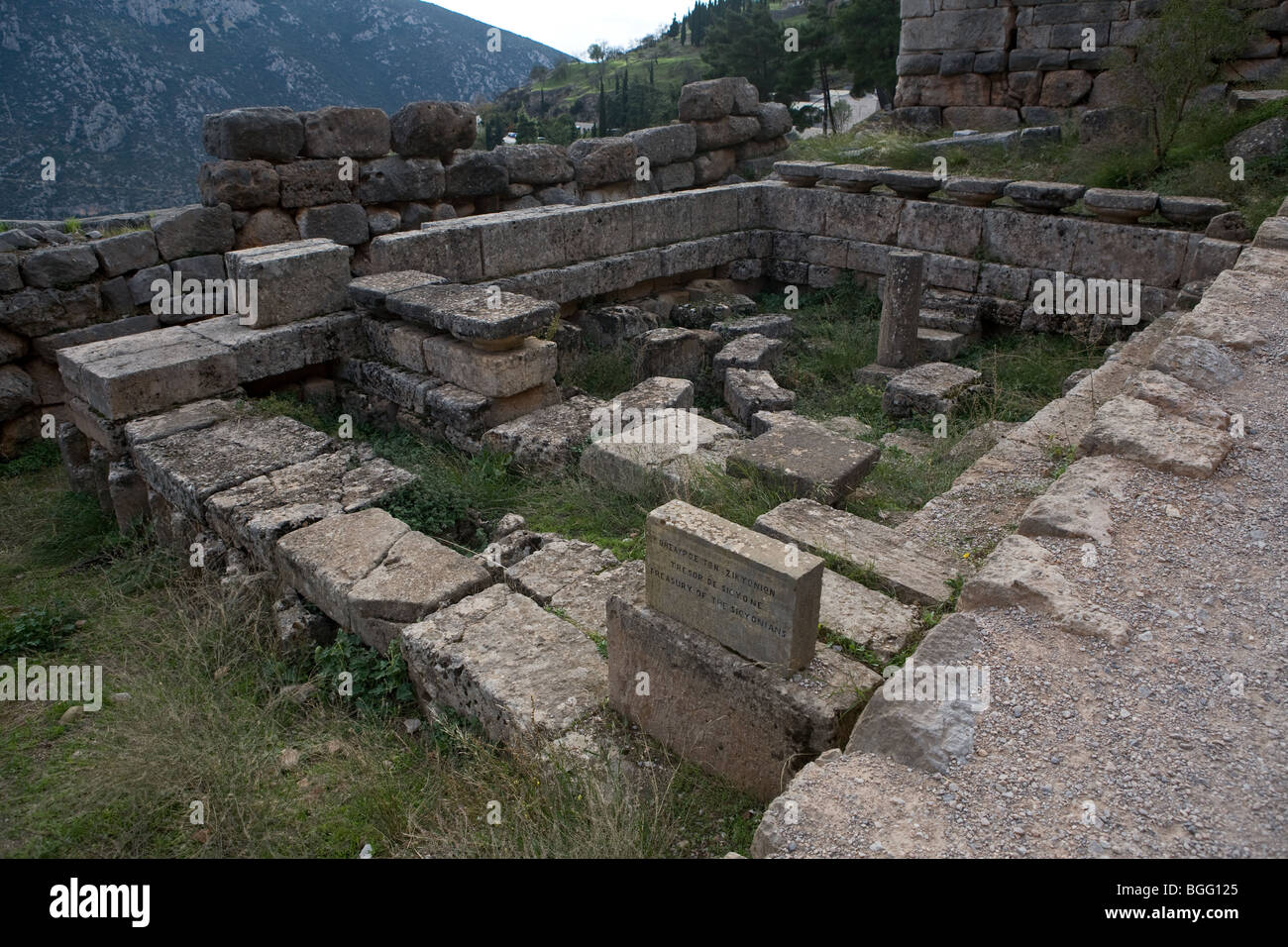 Delphi sacred way hi-res stock photography and images - Alamy