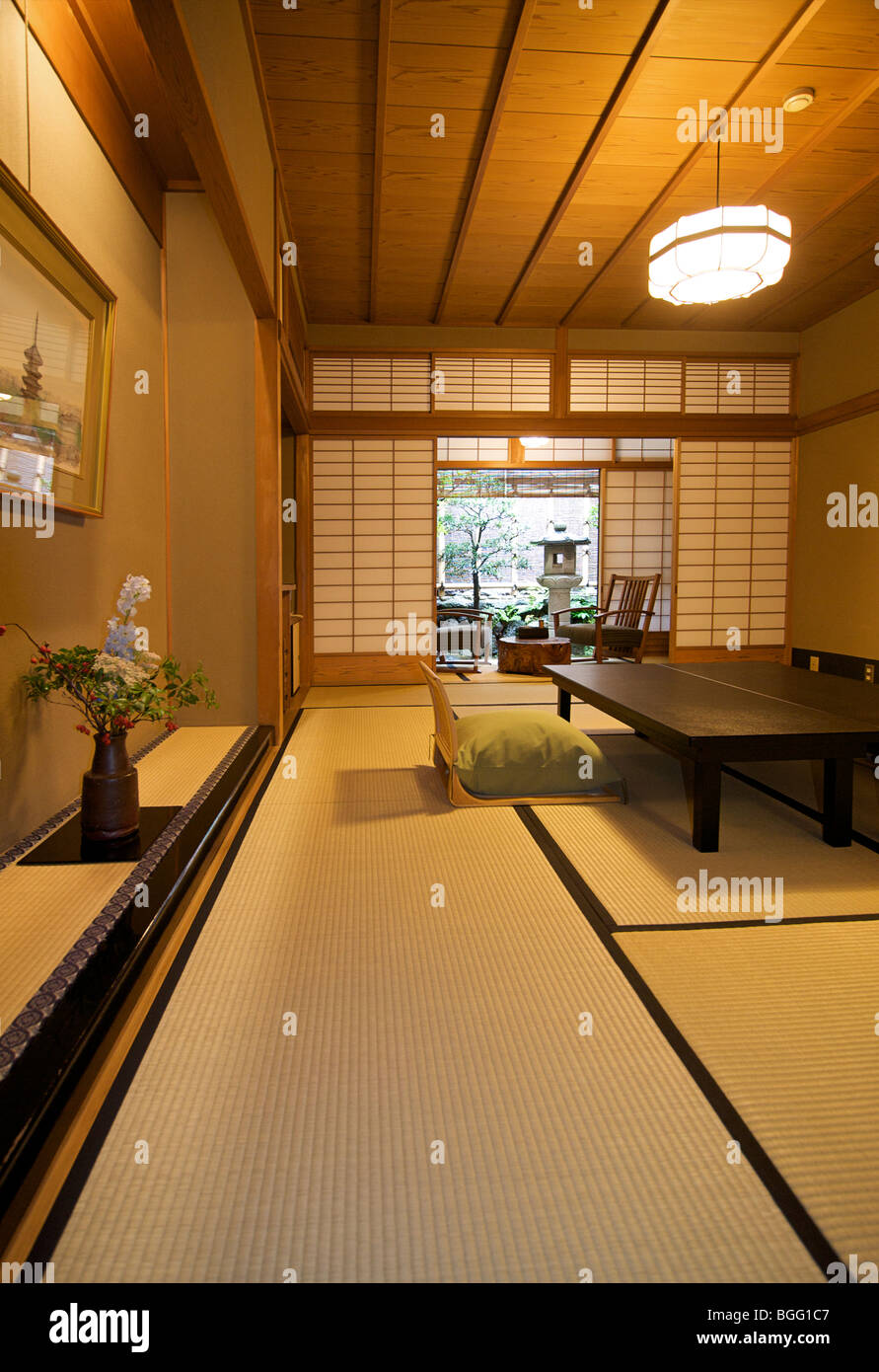 Gion hatanaka ryokan hi-res stock photography and images - Alamy