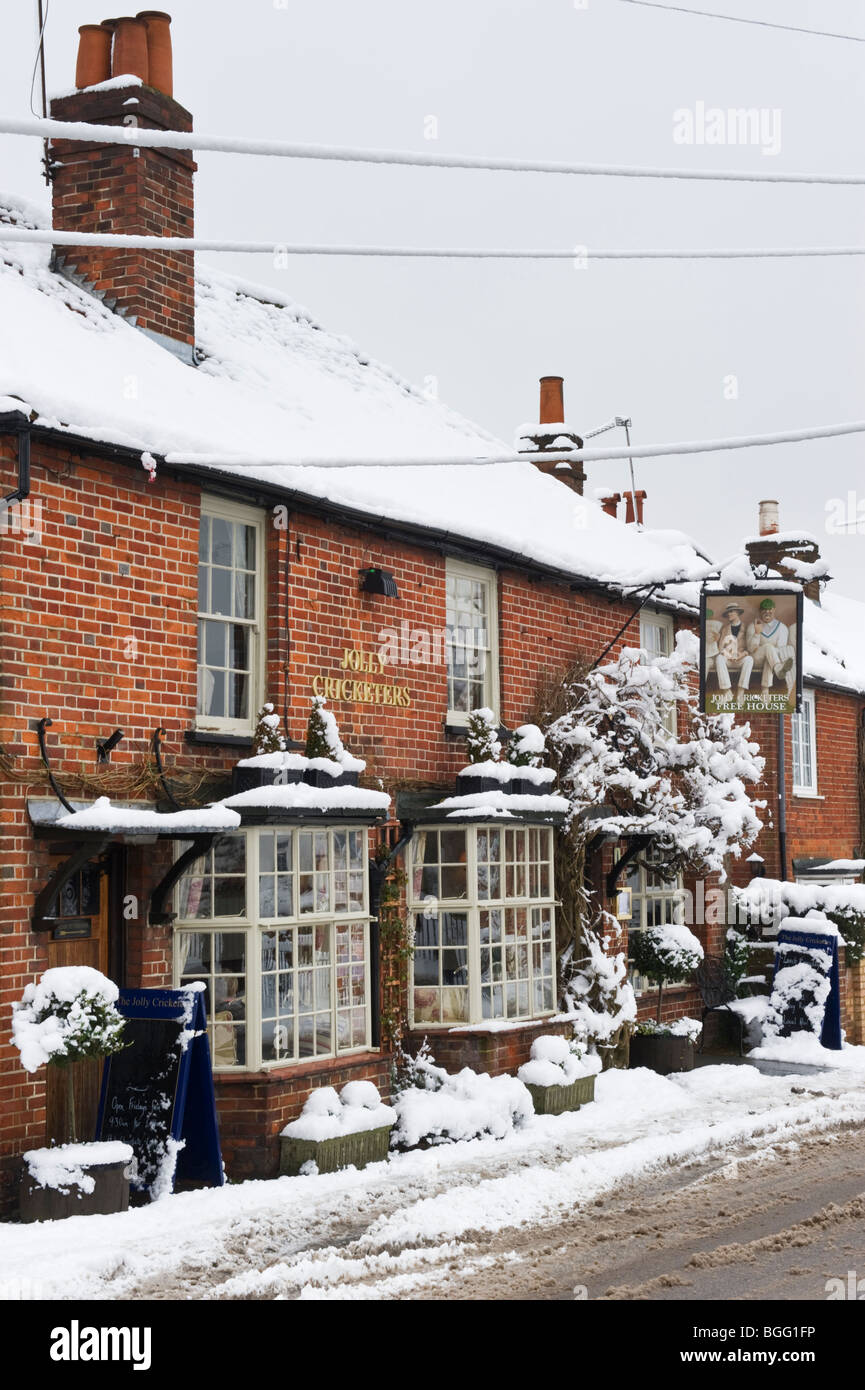 English pub winter hi-res stock photography and images - Alamy
