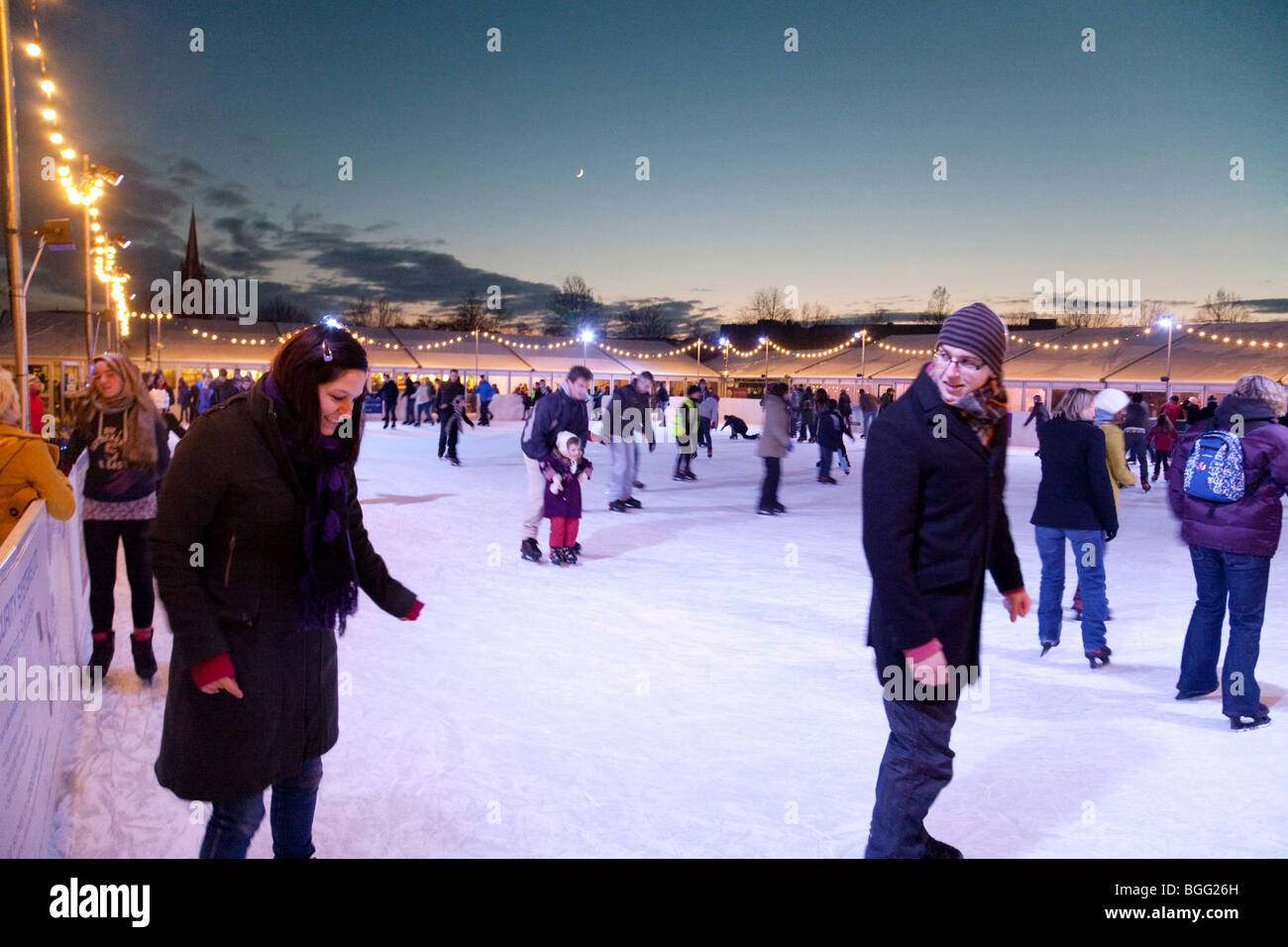 Ice skaters uk hi-res stock photography and images - Alamy