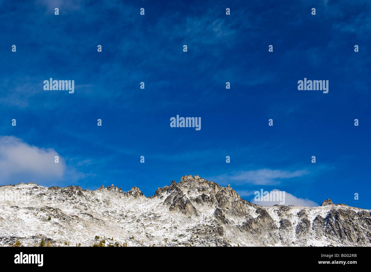 The Enchantment Peaks after a Autumn snow storm, Enchantment Lakes ...