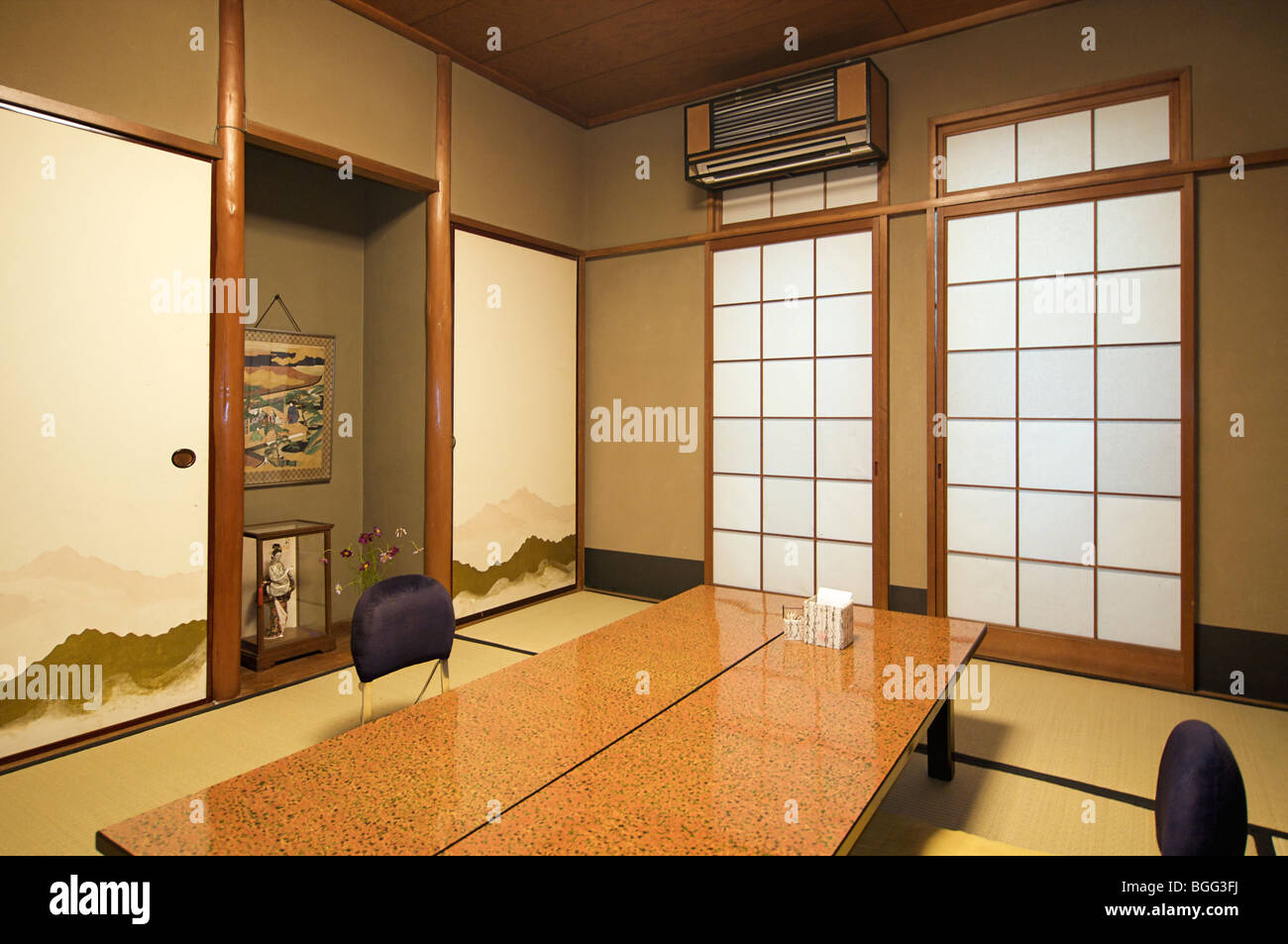 Ishihara ryokan. Kyoto, Japan. Traditional Japanese style guest house Stock Photo - Alamy
