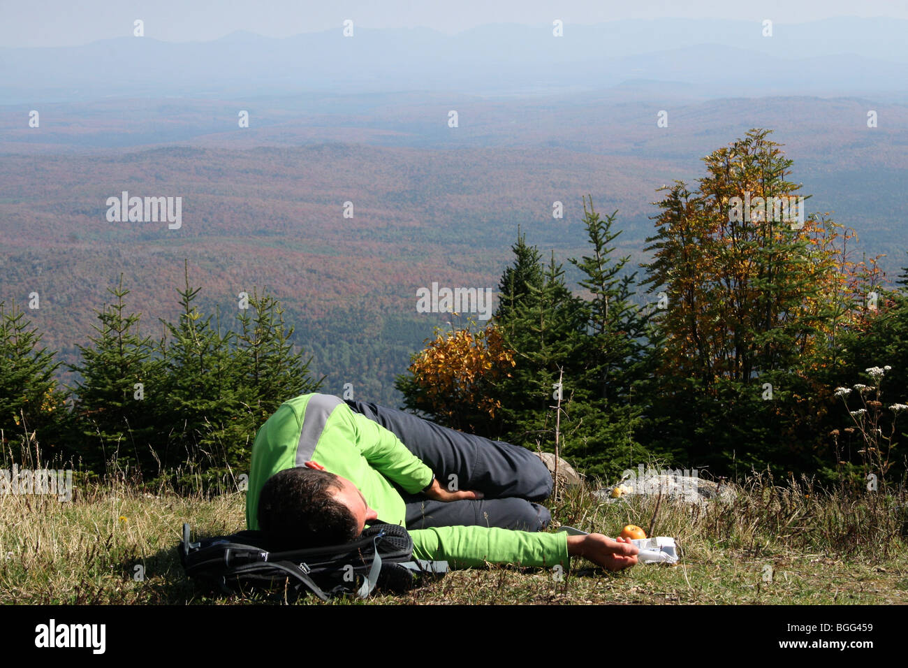 Sleep on the ground hi-res stock photography and images - Alamy