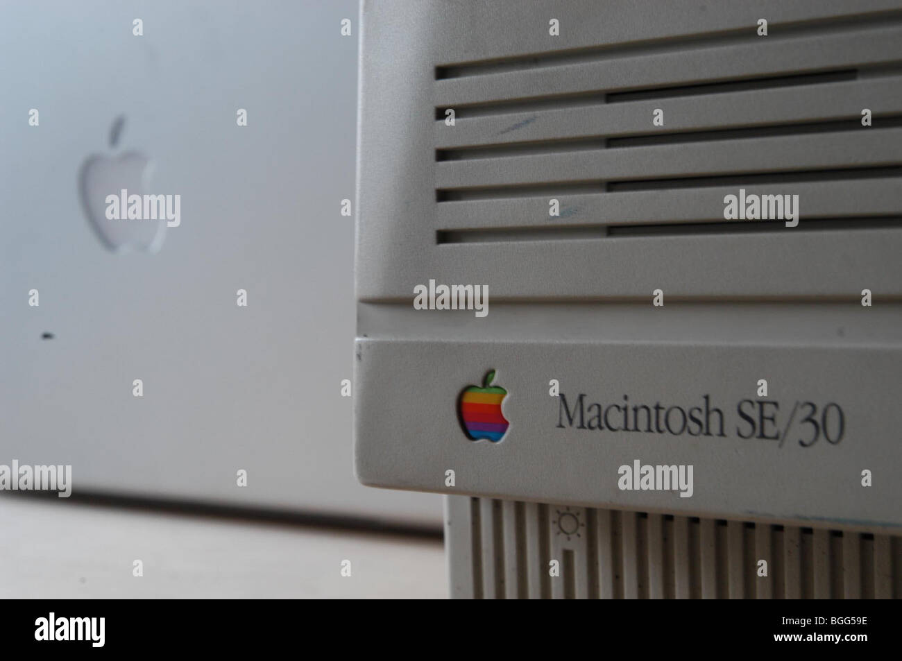 Logo computer mac old hi-res stock photography and images - Alamy