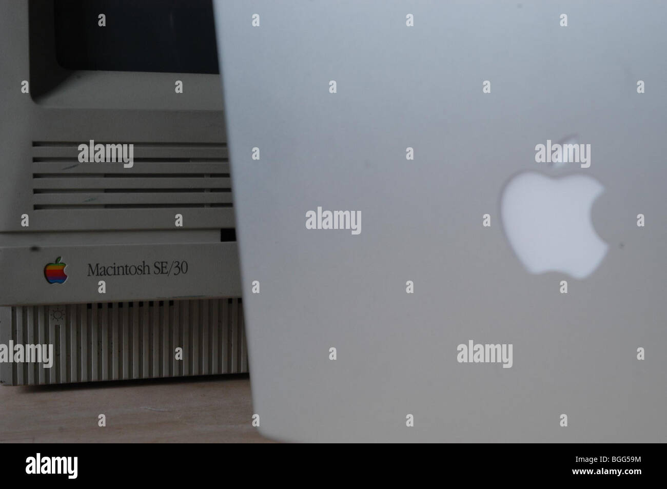 Logo computer mac old hi-res stock photography and images - Alamy