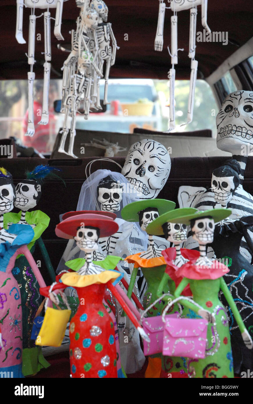 Dead skeletons hi-res stock photography and images - Alamy