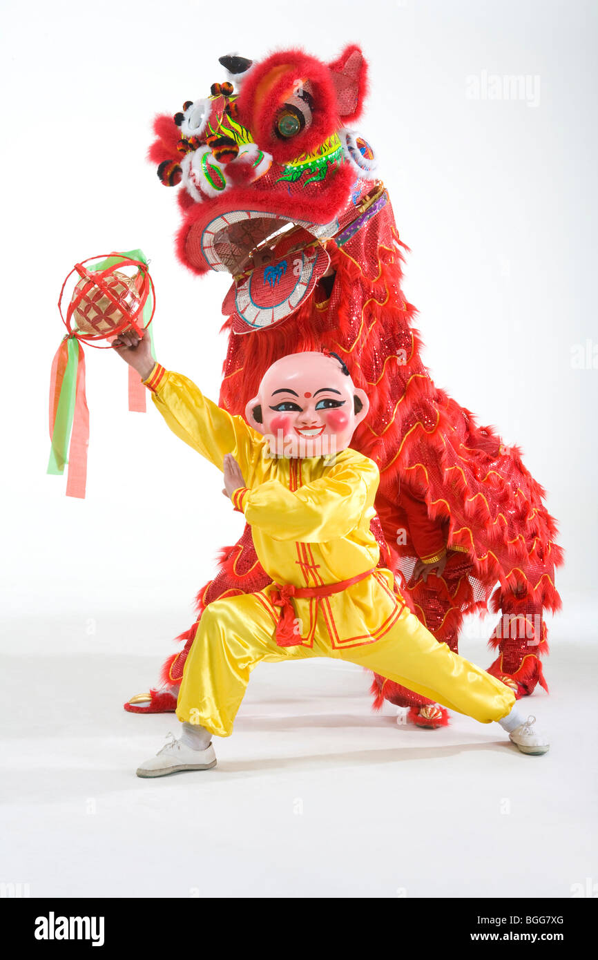 Chinese traditional lion dancing Stock Photo - Alamy