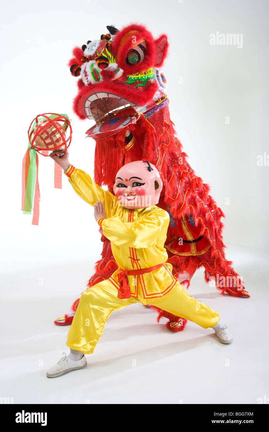 Chinese traditional lion dancing Stock Photo - Alamy