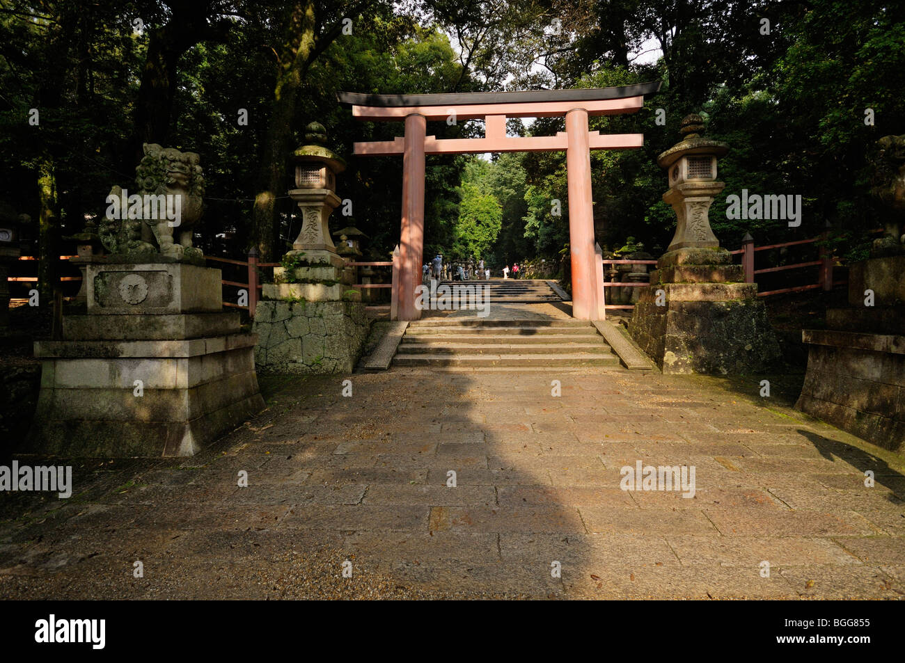 Torii at the main entrance to the Kasuga-taisha Shrine (aka Kasuga ...
