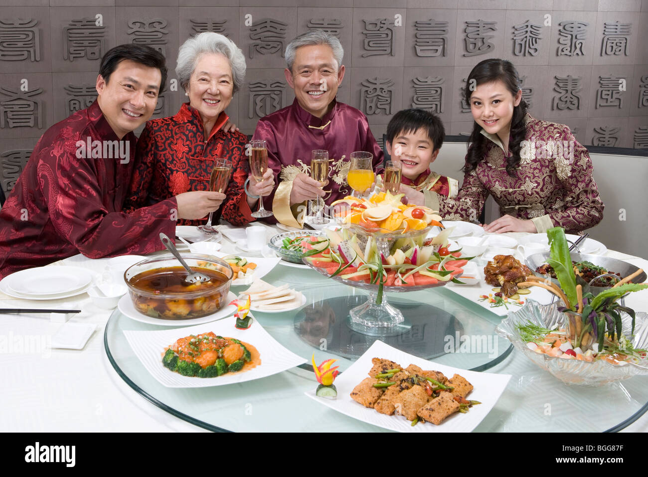 Chinese family celebrating at Chinese restaurant Stock Photo - Alamy