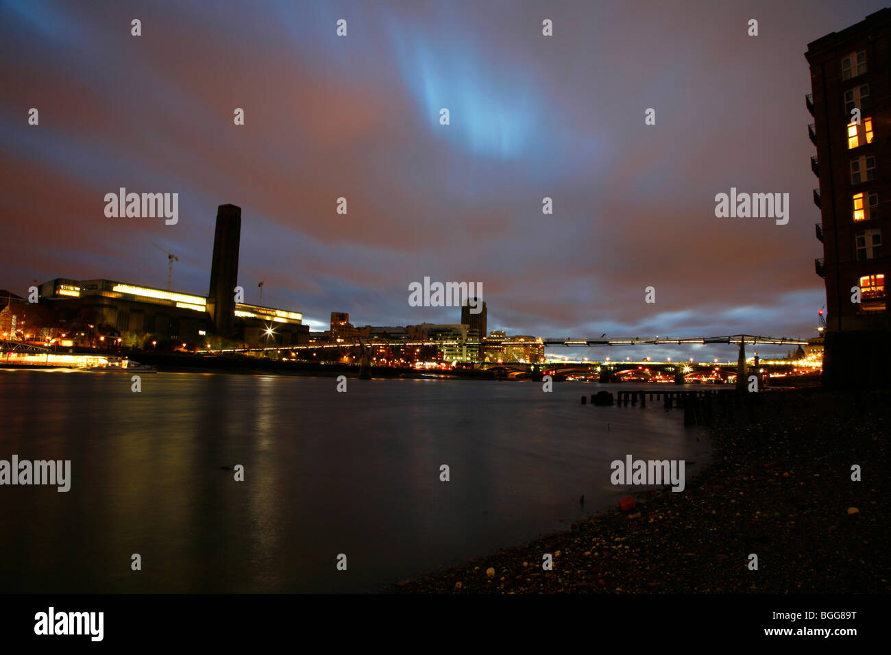 River Thames at Millennium Bridge and Tate Modern, Bankside, London, UK ...