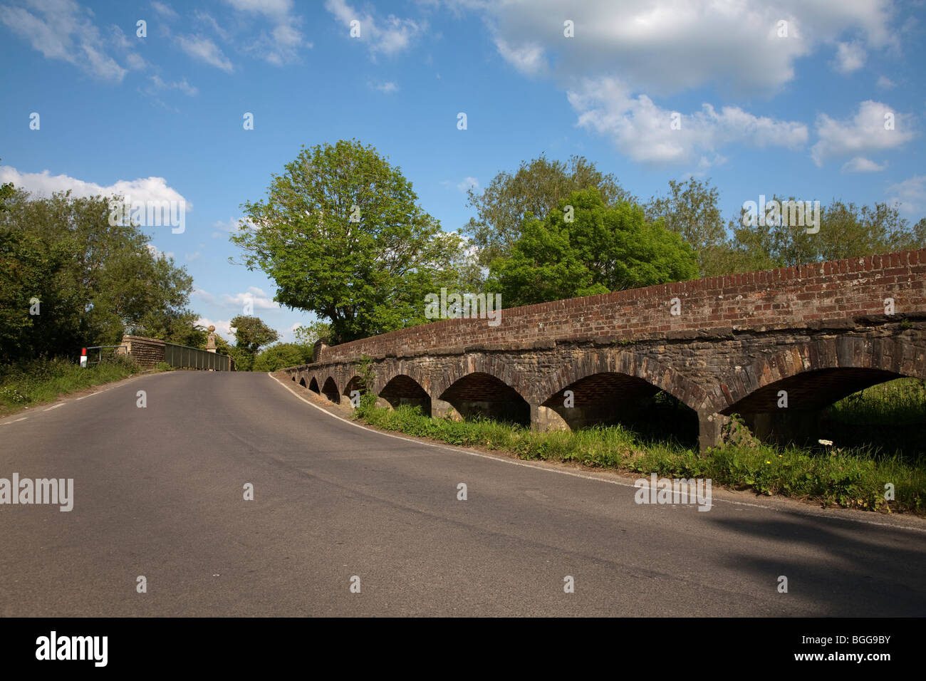 Maud Heath's causeway in Wiltshire, a raised footpath above the River ...